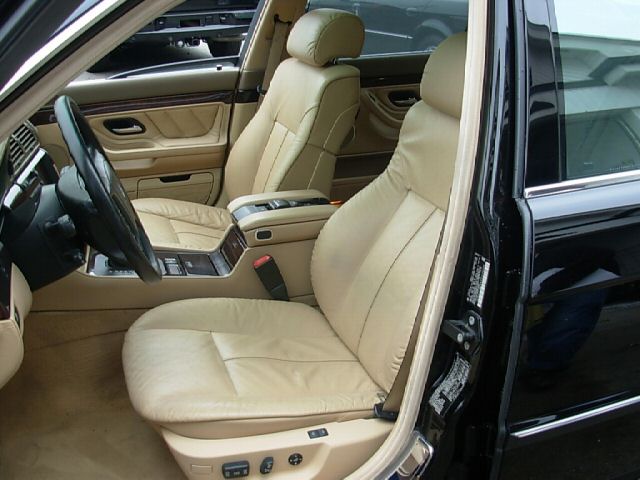 01 E38 Sport Trim Schwarz Glanz/Schwarz?